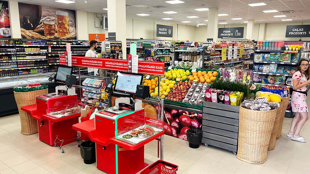 Store shelves - delivery and assembly in the new store of the "Top ...